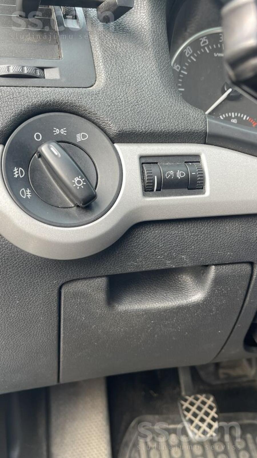 Skoda Octavia 2012 in Riga, with an engine capacity of 1.60 L and mileage of 482 thousand km for 2700 €, photo 12 on AUTOMOTO.COM.LV
