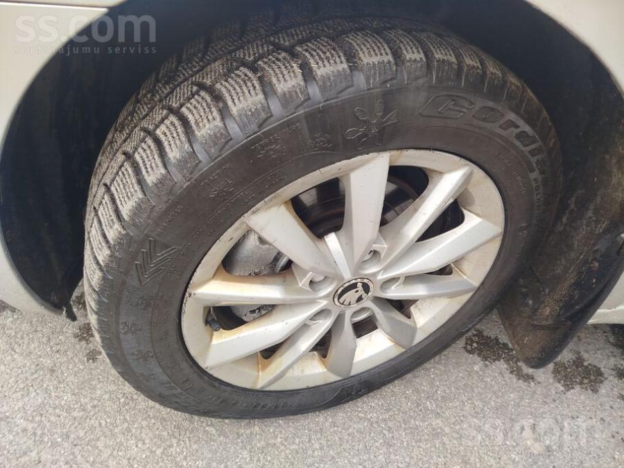 Skoda Octavia 2013 Rīga, ar dzinēja tilpumu 1.60 L un nobraukumu 325 tūkst. km par 3200 €, foto 7 vietnē AUTOMOTO.COM.LV
