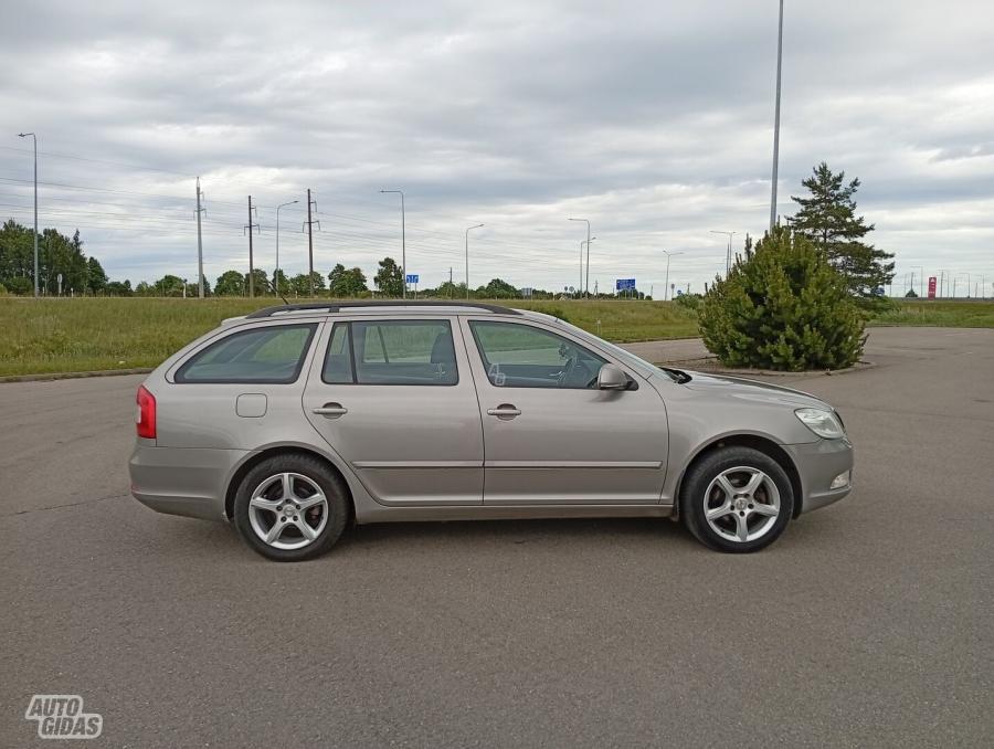 Skoda Octavia 2013 in Vilnius, with an engine capacity of 1.60 L and mileage of 286 thousand km for 3550 €, photo 9 on AUTOMOTO.COM.LV