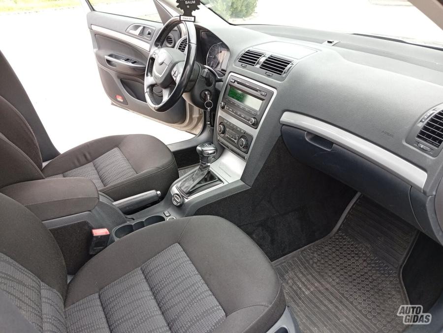 Skoda Octavia 2013 in Vilnius, with an engine capacity of 1.60 L and mileage of 286 thousand km for 3550 €, photo 28 on AUTOMOTO.COM.LV