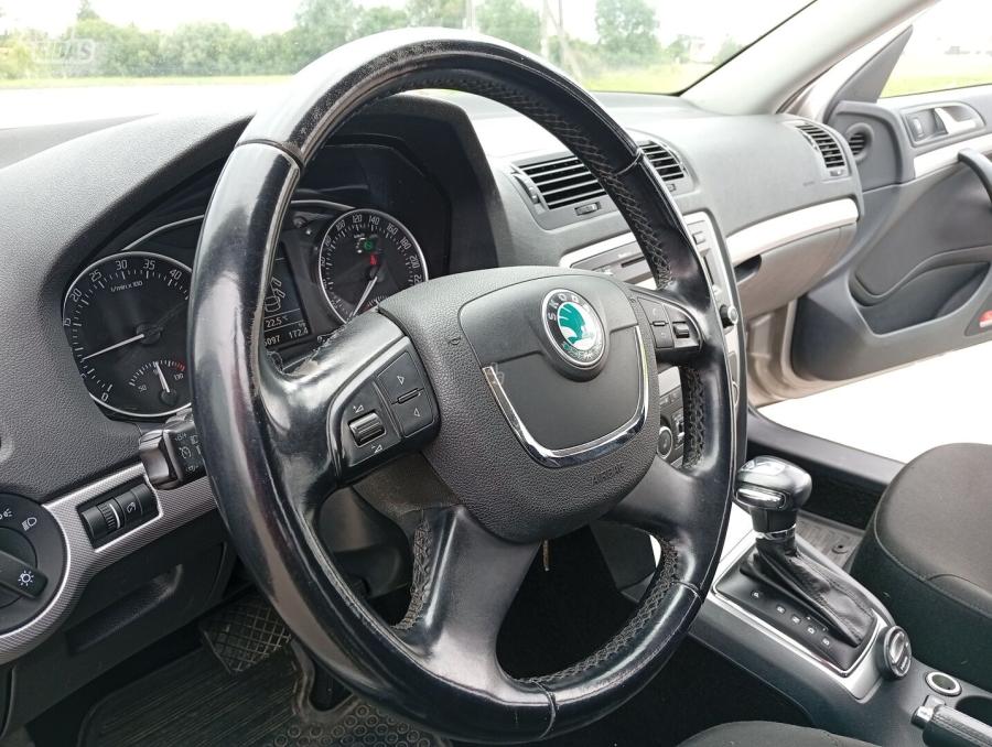 Skoda Octavia 2013 in Vilnius, with an engine capacity of 1.60 L and mileage of 286 thousand km for 3550 €, photo 21 on AUTOMOTO.COM.LV