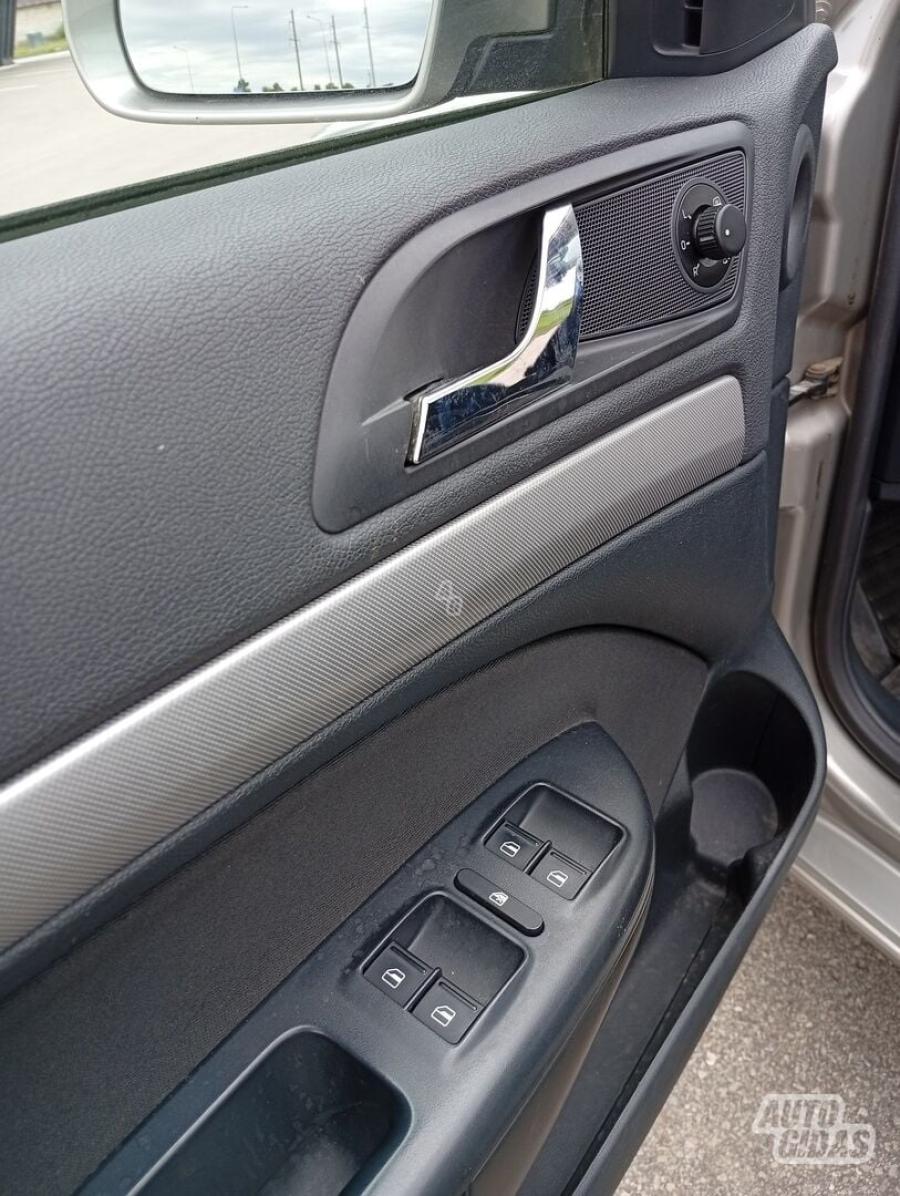Skoda Octavia 2013 in Vilnius, with an engine capacity of 1.60 L and mileage of 286 thousand km for 3700 €, photo 20 on AUTOMOTO.COM.LV