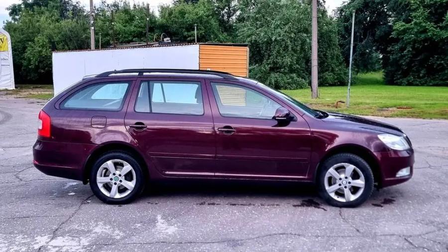 Skoda Octavia 2013 in Cesis, with an engine capacity of 2.00 L and mileage of 317 thousand km for 3600 €, photo 5 on AUTOMOTO.COM.LV