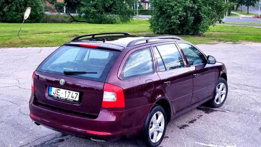 Skoda Octavia 2013 in Cesis, with an engine capacity of 2.00 L and mileage of 317 thousand km for 3600 €, photo 6 on AUTOMOTO.COM.LV