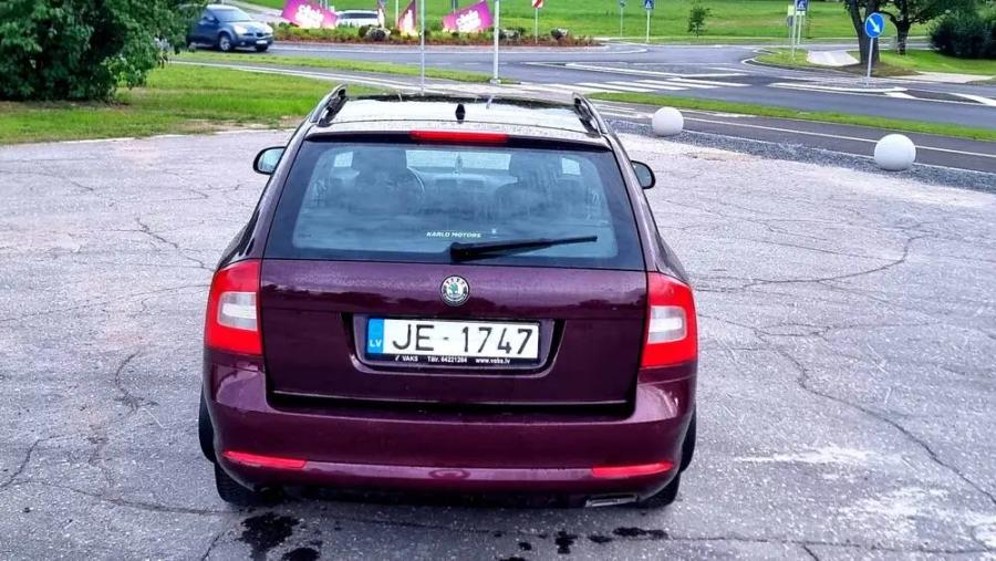 Skoda Octavia 2013 in Cesis, with an engine capacity of 2.00 L and mileage of 317 thousand km for 3600 €, photo 7 on AUTOMOTO.COM.LV