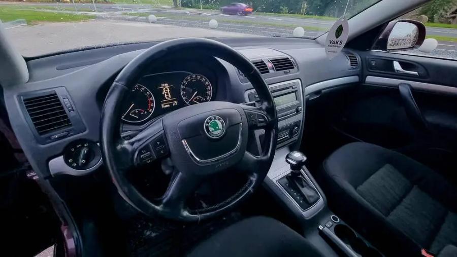 Skoda Octavia 2013 in Cesis, with an engine capacity of 2.00 L and mileage of 317 thousand km for 3600 €, photo 27 on AUTOMOTO.COM.LV