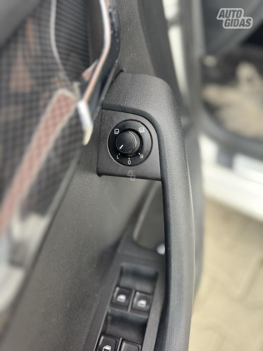Skoda Octavia 2015 in Vilnius, with an engine capacity of 2.00 L and mileage of 380 thousand km for 5300 €, photo 13 on AUTOMOTO.COM.LV