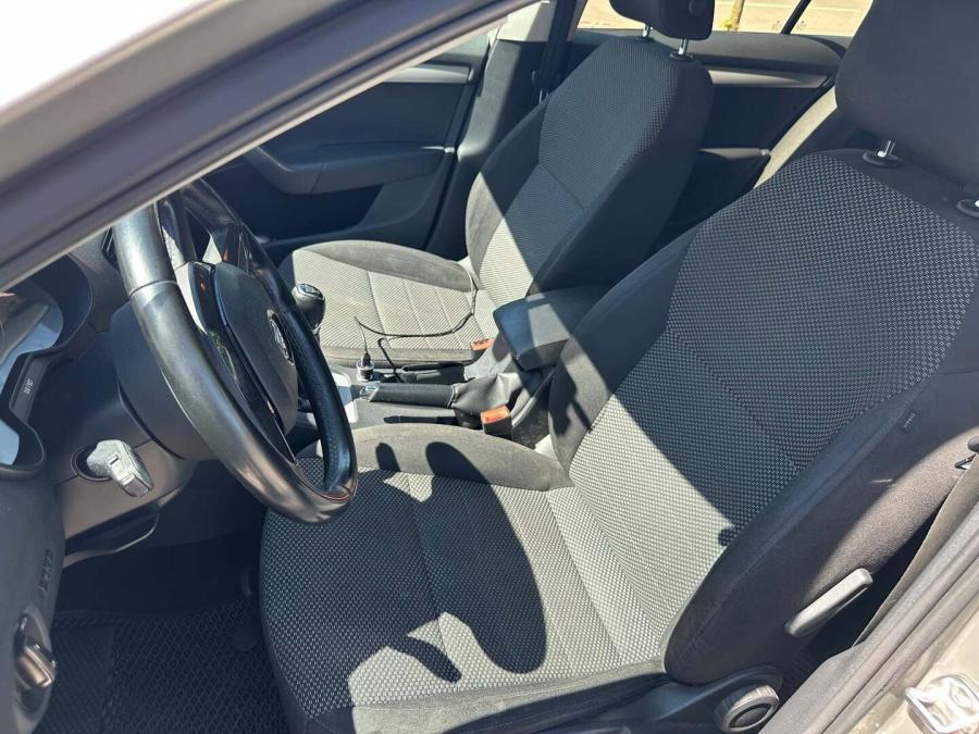 Skoda Octavia 2015 in Vilnius, with an engine capacity of 1.60 L and mileage of 262 thousand km for 6350 €, photo 4 on AUTOMOTO.COM.LV