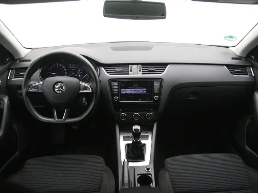 Skoda Octavia 2016 in Vilnius, with an engine capacity of 1.60 L and mileage of 287 thousand km for 7699 €, photo 3 on AUTOMOTO.COM.LV