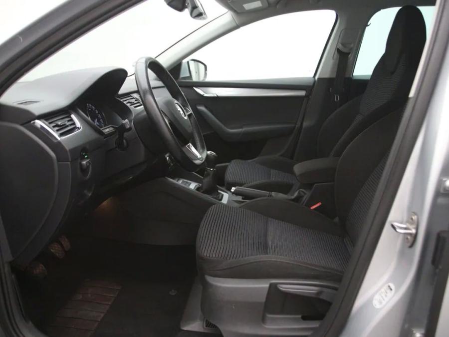 Skoda Octavia 2016 in Vilnius, with an engine capacity of 1.60 L and mileage of 287 thousand km for 7699 €, photo 5 on AUTOMOTO.COM.LV