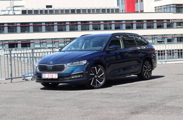 Skoda Octavia 2023 in Riga, with an engine capacity of 1.40 L and mileage of 35 thousand km for 24980 €, photo 3 on AUTOMOTO.COM.LV