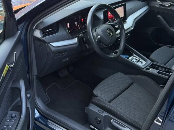 Skoda Octavia 2023 in Riga, with an engine capacity of 1.40 L and mileage of 35 thousand km for 24980 €, photo 7 on AUTOMOTO.COM.LV
