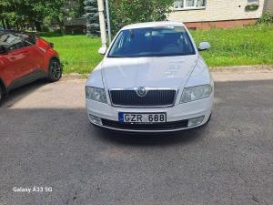 Balts Skoda Octavia 2008 Kauņa, ar dzinēja tilpumu 1.90 L un nobraukumu 270 tūkst. km par 1100 €, foto  vietnē AUTOMOTO.COM.LV
