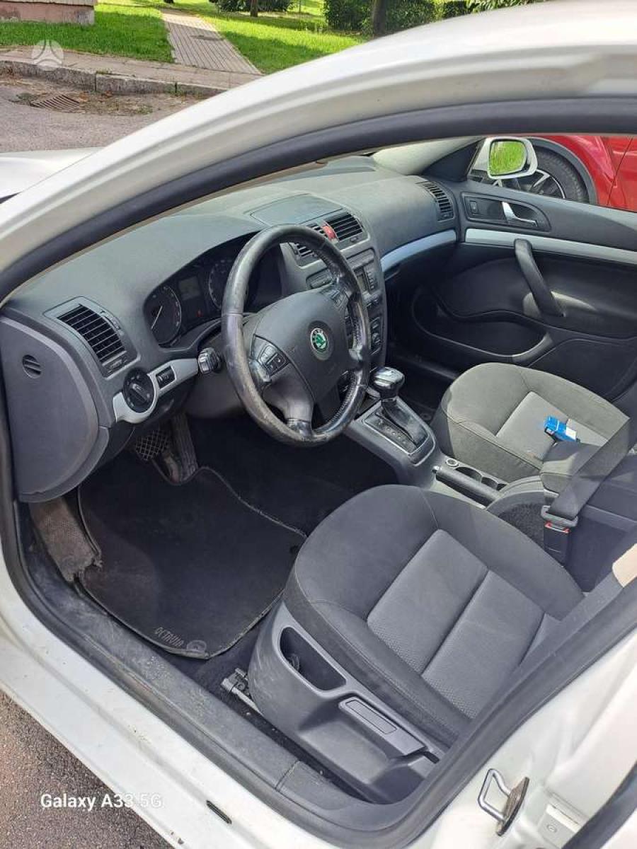 Balts Skoda Octavia 2008 Kauņa, ar dzinēja tilpumu 1.90 L un nobraukumu 270 tūkst. km par 1100 €, foto 7 vietnē AUTOMOTO.COM.LV