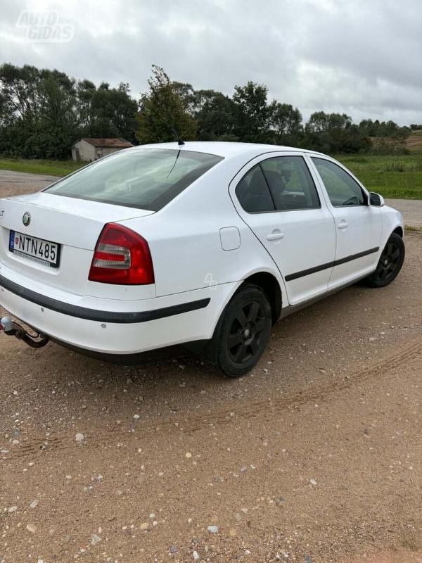 Шкода Октавия 2008 в Ширвинтос на AUTOMOTO.COM.LV Белый Шкода Октавия 2008 в Ширвинтос, объемом двигателя 1.90 л и пробегом 350 тыс. км за 1650 €, фото 5 на AUTOMOTO.COM.LV