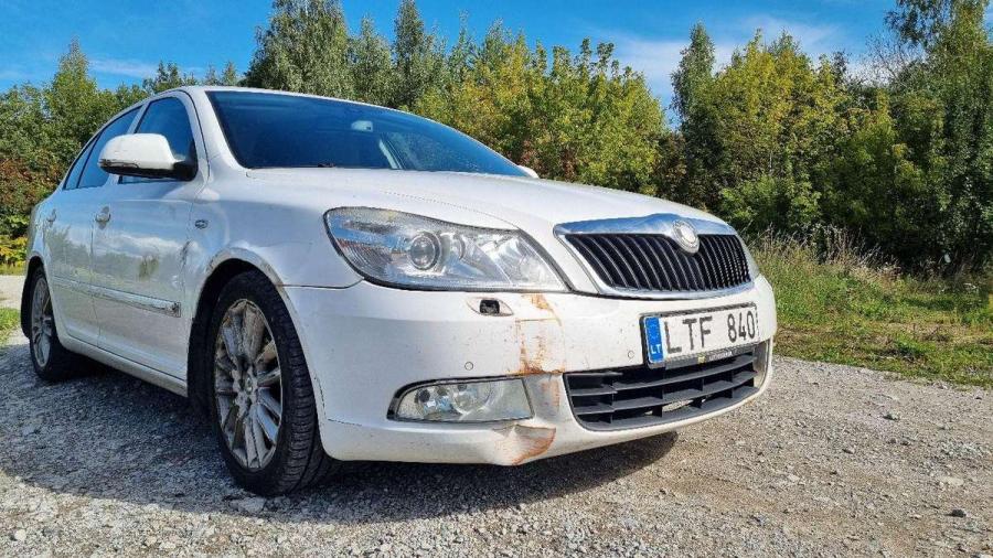 White Skoda Octavia 2009 in Vilnius, with an engine capacity of 1.80 L and mileage of 229 thousand km for 1500 €, photo 1 on AUTOMOTO.COM.LV