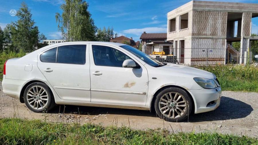White Skoda Octavia 2009 in Vilnius, with an engine capacity of 1.80 L and mileage of 229 thousand km for 1500 €, photo 4 on AUTOMOTO.COM.LV