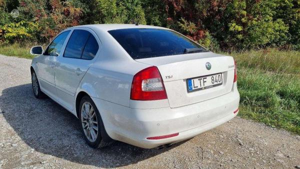 Balts Skoda Octavia 2009 Viļņa, ar dzinēja tilpumu 1.80 L un nobraukumu 229 tūkst. km par 1500 €, foto 6 vietnē AUTOMOTO.COM.LV
