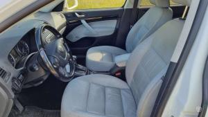 White Skoda Octavia 2009 in Vilnius, with an engine capacity of 1.80 L and mileage of 229 thousand km for 1500 €, photo 9 on AUTOMOTO.COM.LV
