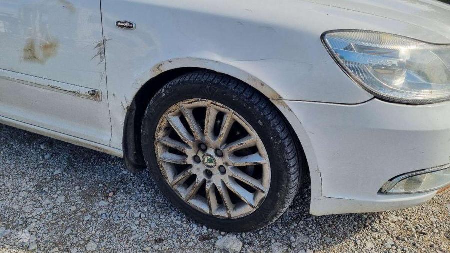 White Skoda Octavia 2009 in Vilnius, with an engine capacity of 1.80 L and mileage of 229 thousand km for 1500 €, photo 15 on AUTOMOTO.COM.LV