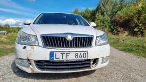 White Skoda Octavia 2009 in Vilnius, with an engine capacity of 1.80 L and mileage of 229 thousand km for 1500 €, photo 16 on AUTOMOTO.COM.LV