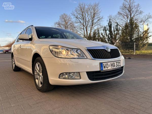 White Skoda Octavia 2010 in Plunge, with an engine capacity of 1.60 L and mileage of 232 thousand km for 3999 €, photo 1 on AUTOMOTO.COM.LV