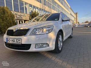 White Skoda Octavia 2010 in Plunge, with an engine capacity of 1.60 L and mileage of 232 thousand km for 3999 €, photo 4 on AUTOMOTO.COM.LV