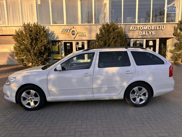 White Skoda Octavia 2010 in Plunge, with an engine capacity of 1.60 L and mileage of 232 thousand km for 3999 €, photo 7 on AUTOMOTO.COM.LV