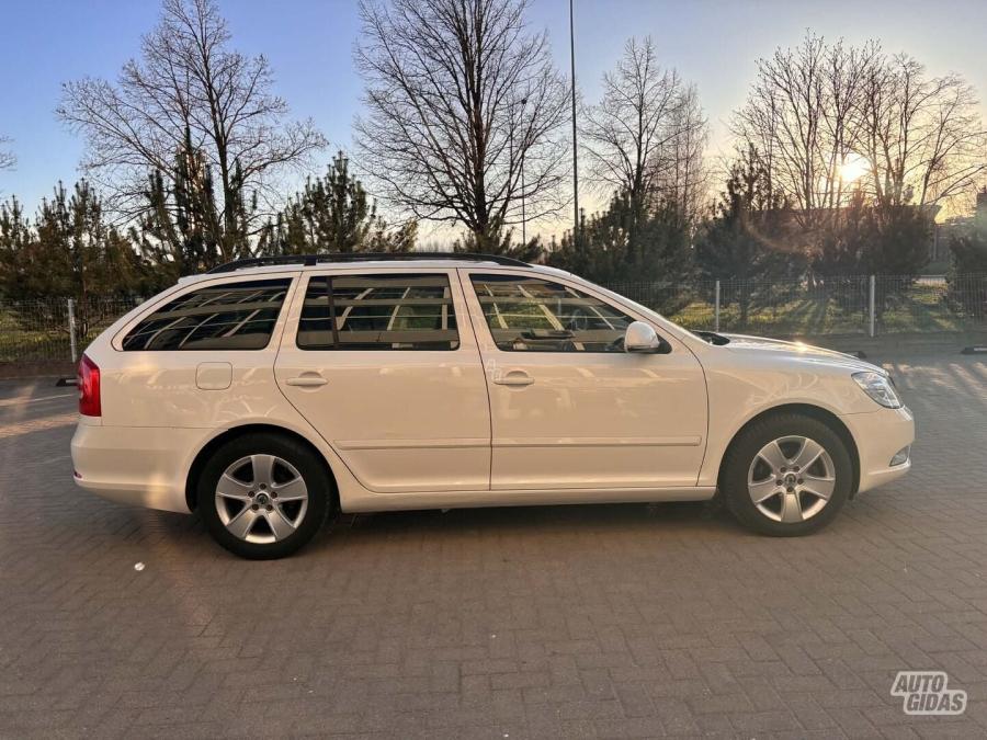 White Skoda Octavia 2010 in Plunge, with an engine capacity of 1.60 L and mileage of 232 thousand km for 3999 €, photo 9 on AUTOMOTO.COM.LV