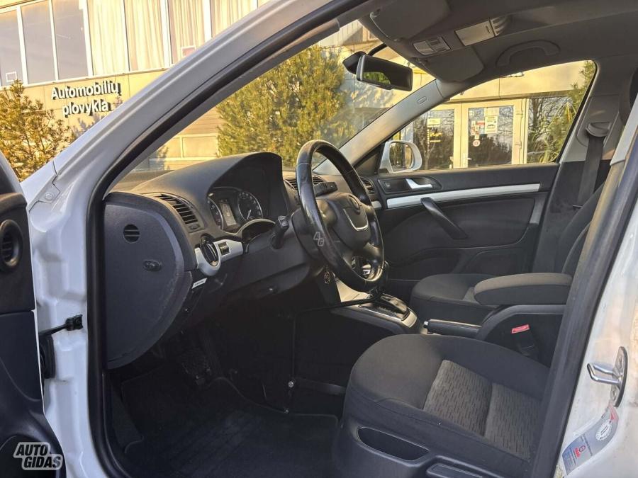 White Skoda Octavia 2010 in Plunge, with an engine capacity of 1.60 L and mileage of 232 thousand km for 3999 €, photo 10 on AUTOMOTO.COM.LV
