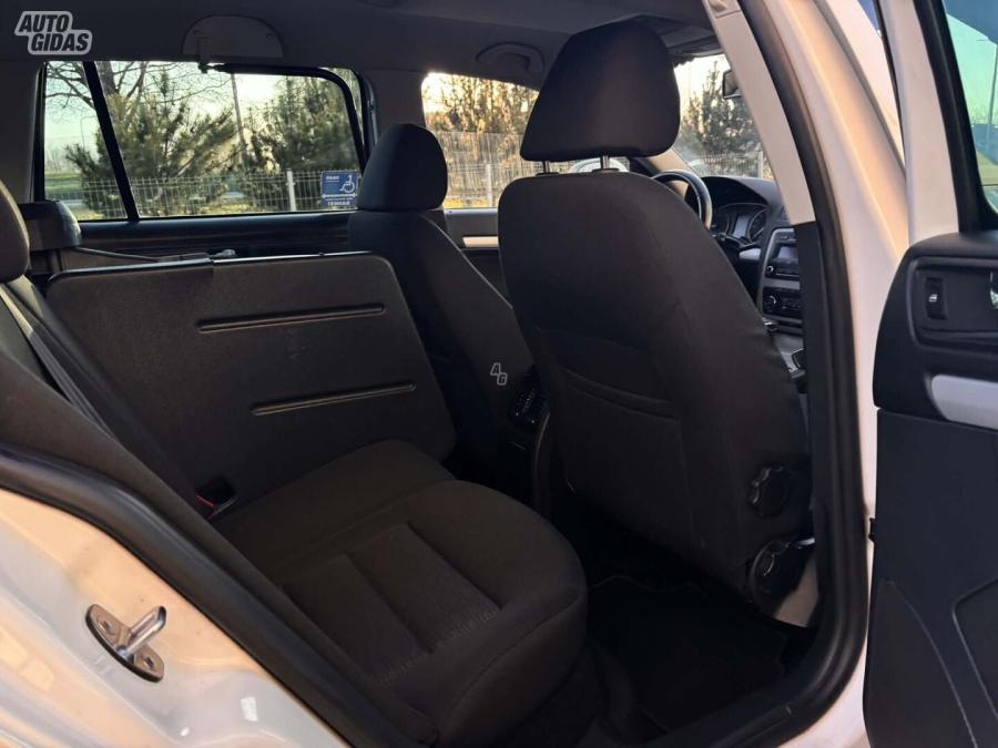 White Skoda Octavia 2010 in Plunge, with an engine capacity of 1.60 L and mileage of 232 thousand km for 3999 €, photo 12 on AUTOMOTO.COM.LV