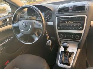 White Skoda Octavia 2010 in Plunge, with an engine capacity of 1.60 L and mileage of 232 thousand km for 3999 €, photo 14 on AUTOMOTO.COM.LV