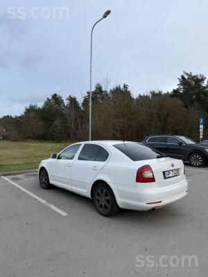 Белый Шкода Октавия 2011 в Рига, объемом двигателя 1.60 л и пробегом 449 тыс. км за 4000 €, фото 9 на AUTOMOTO.COM.LV