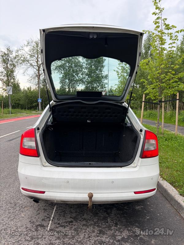 White Skoda Octavia 2011 in Tartu, with an engine capacity of 1.60 L and mileage of 470 thousand km for 1850 €, photo 4 on AUTOMOTO.COM.LV