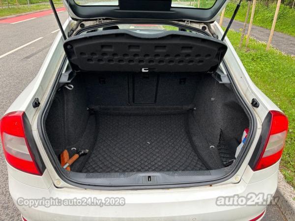 White Skoda Octavia 2011 in Tartu, with an engine capacity of 1.60 L and mileage of 470 thousand km for 1850 €, photo 5 on AUTOMOTO.COM.LV