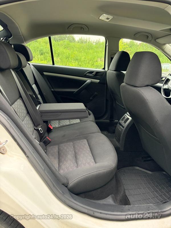 White Skoda Octavia 2011 in Tartu, with an engine capacity of 1.60 L and mileage of 470 thousand km for 1850 €, photo 7 on AUTOMOTO.COM.LV