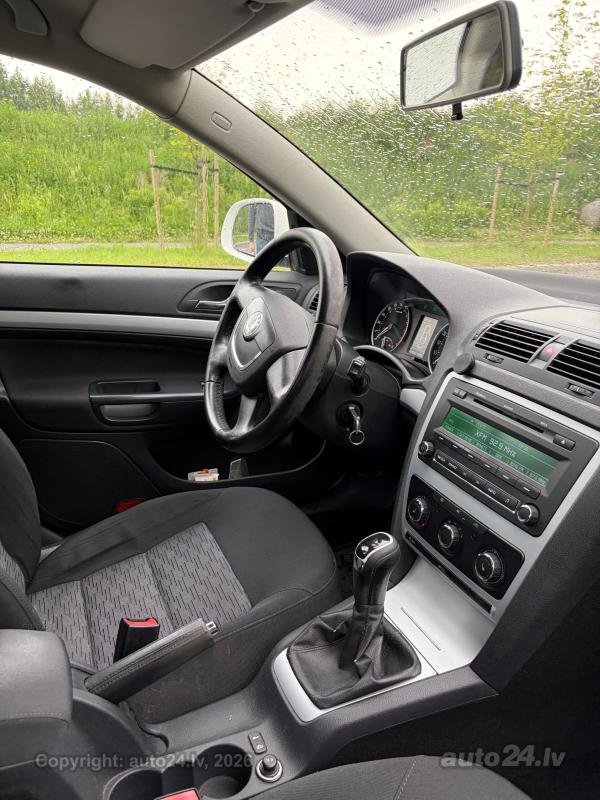 White Skoda Octavia 2011 in Tartu, with an engine capacity of 1.60 L and mileage of 470 thousand km for 1850 €, photo 9 on AUTOMOTO.COM.LV