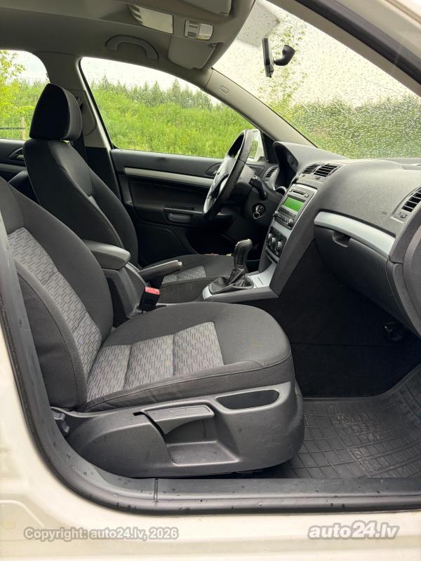 White Skoda Octavia 2011 in Tartu, with an engine capacity of 1.60 L and mileage of 470 thousand km for 1850 €, photo 10 on AUTOMOTO.COM.LV