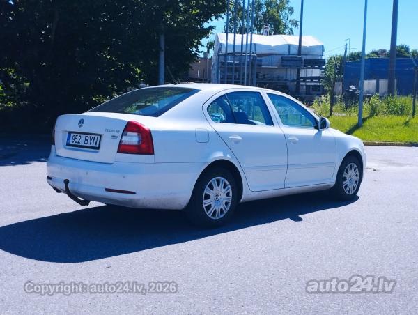 White Skoda Octavia 2011 in Tartu, with an engine capacity of 1.60 L and mileage of 469 thousand km for 1700 €, photo 3 on AUTOMOTO.COM.LV
