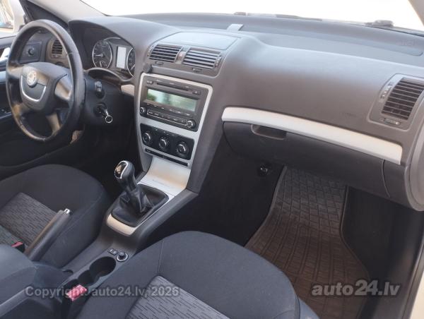 White Skoda Octavia 2011 in Tartu, with an engine capacity of 1.60 L and mileage of 469 thousand km for 1700 €, photo 6 on AUTOMOTO.COM.LV