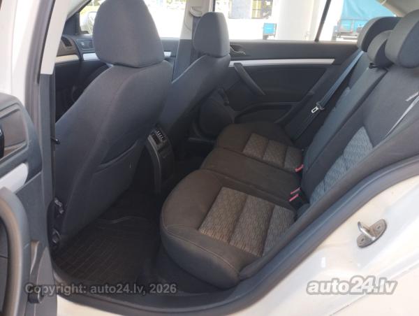 White Skoda Octavia 2011 in Tartu, with an engine capacity of 1.60 L and mileage of 469 thousand km for 1700 €, photo 8 on AUTOMOTO.COM.LV