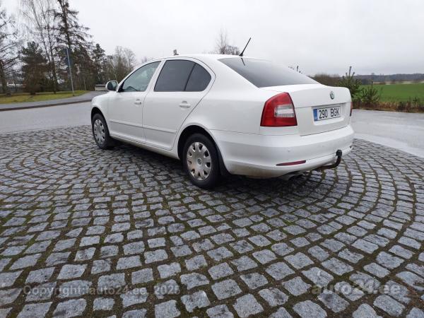 White Skoda Octavia 2012 in Tartu, with an engine capacity of 1.80 L and mileage of 181 thousand km for 3999 €, photo 5 on AUTOMOTO.COM.LV