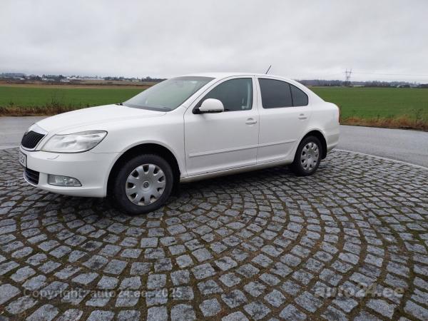 White Skoda Octavia 2012 in Tartu, with an engine capacity of 1.80 L and mileage of 181 thousand km for 3999 €, photo 7 on AUTOMOTO.COM.LV