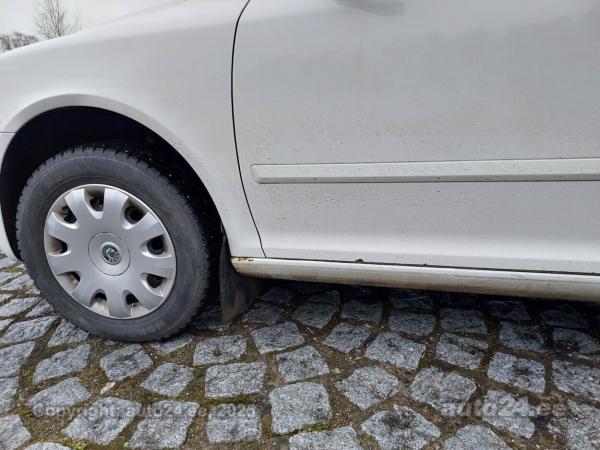 White Skoda Octavia 2012 in Tartu, with an engine capacity of 1.80 L and mileage of 181 thousand km for 3999 €, photo 8 on AUTOMOTO.COM.LV