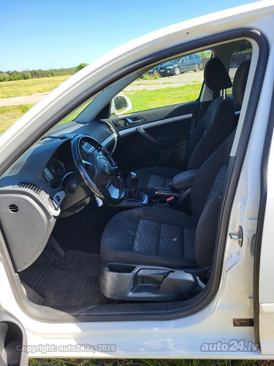 Белый Шкода Октавия 2012 в Раквере, объемом двигателя 1.60 л и пробегом 280 тыс. км за 2100 €, фото 4 на AUTOMOTO.COM.LV