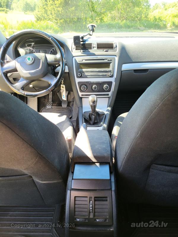 Balts Skoda Octavia 2012 Rakvere, ar dzinēja tilpumu 1.60 L un nobraukumu 280 tūkst. km par 2100 €, foto 6 vietnē AUTOMOTO.COM.LV
