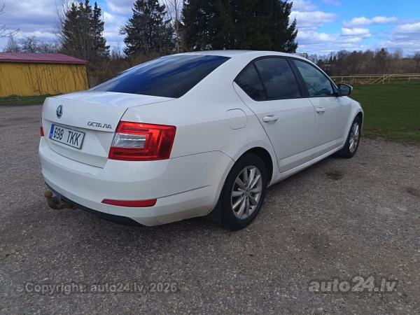 White Skoda Octavia 2013 in Tallinn, with an engine capacity of 1.40 L and mileage of 309 thousand km for 5900 €, photo 5 on AUTOMOTO.COM.LV