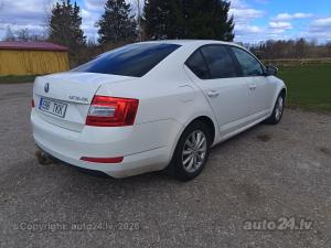 White Skoda Octavia 2013 in Tallinn, with an engine capacity of 1.40 L and mileage of 309 thousand km for 5900 €, photo 6 on AUTOMOTO.COM.LV