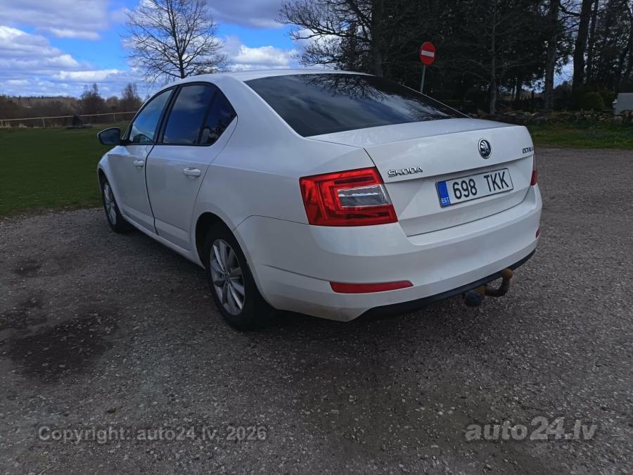 White Skoda Octavia 2013 in Tallinn, with an engine capacity of 1.40 L and mileage of 309 thousand km for 5900 €, photo 7 on AUTOMOTO.COM.LV