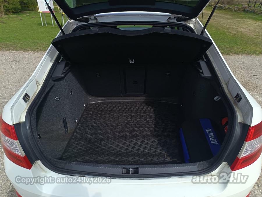 White Skoda Octavia 2013 in Tallinn, with an engine capacity of 1.40 L and mileage of 309 thousand km for 5900 €, photo 9 on AUTOMOTO.COM.LV